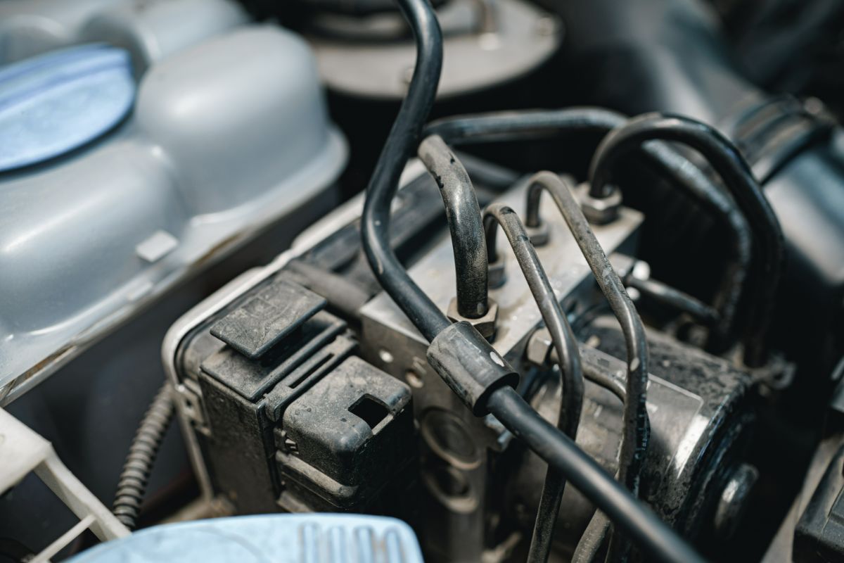 Symptoms of Loose & Damaged Battery Cables – Motolite